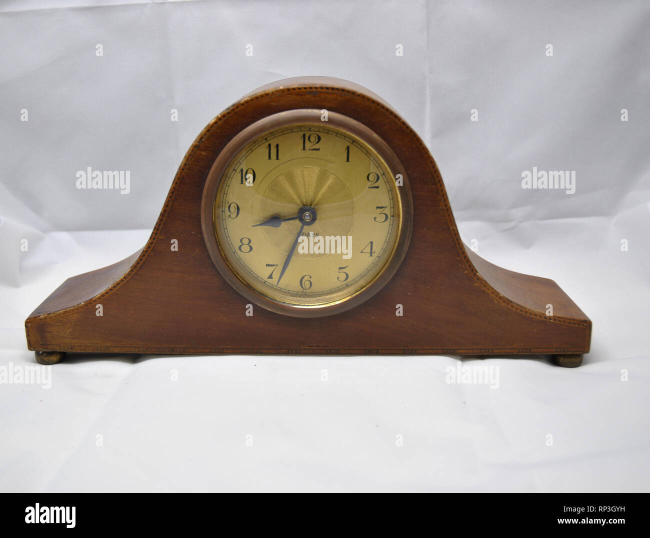 Mantle clock hi-res stock photography and images - Alamy