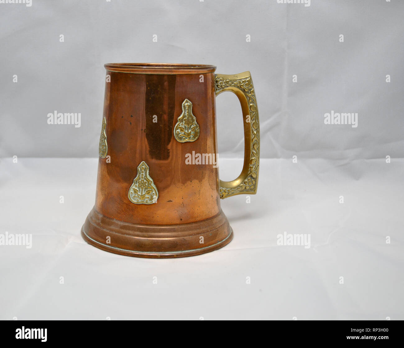 A brass and copper drinking tankard Stock Photo - Alamy