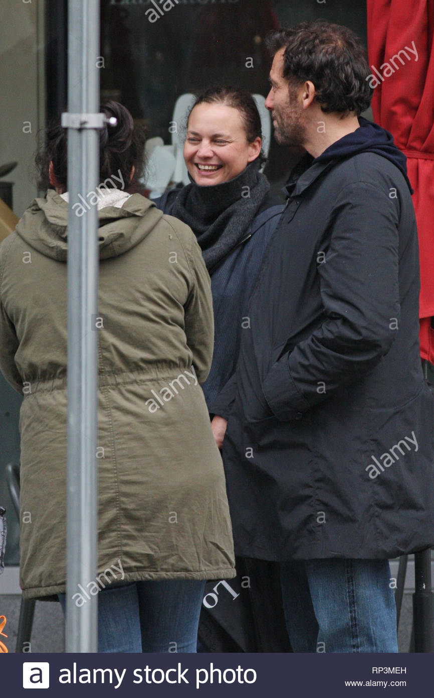Clive Owen Wife Sarah Jane Stock Photos & Clive Owen Wife Sarah Jane ...