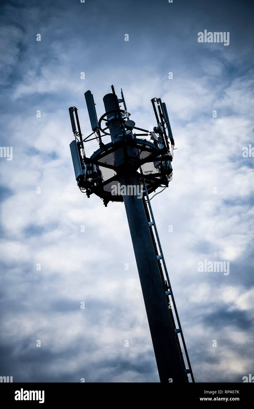 Telecommunications sender mast hi-res stock photography and images - Alamy