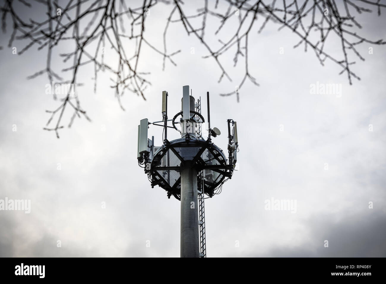 Telecommunications sender mast hi-res stock photography and images - Alamy