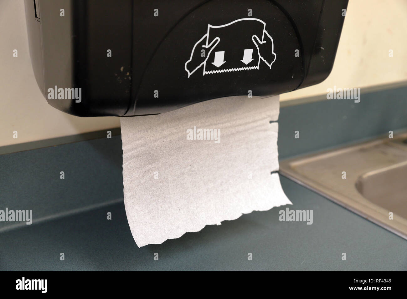 Drying hands with paper towels hi-res stock photography and images - Alamy