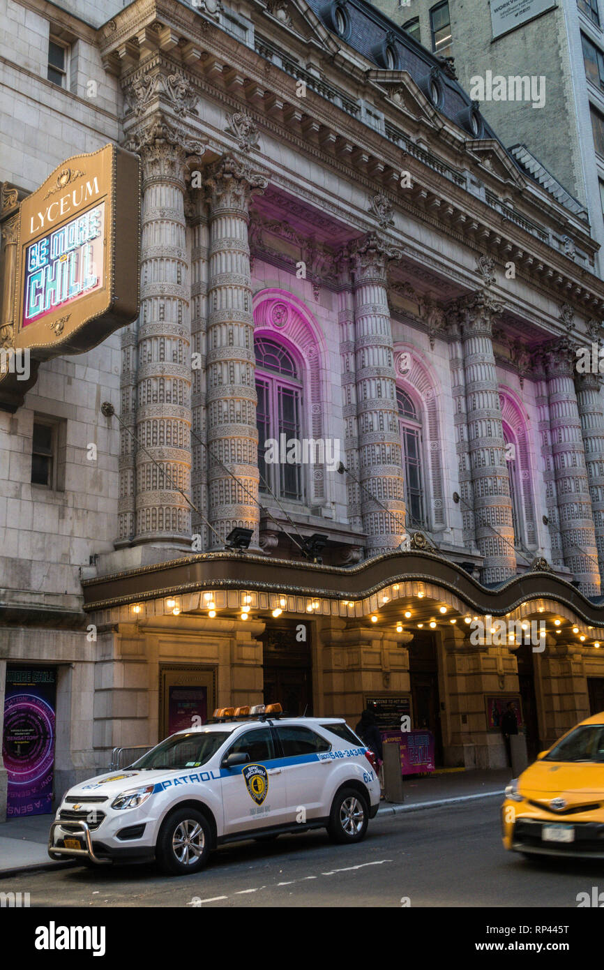 Chill square hi-res stock photography and images - Alamy