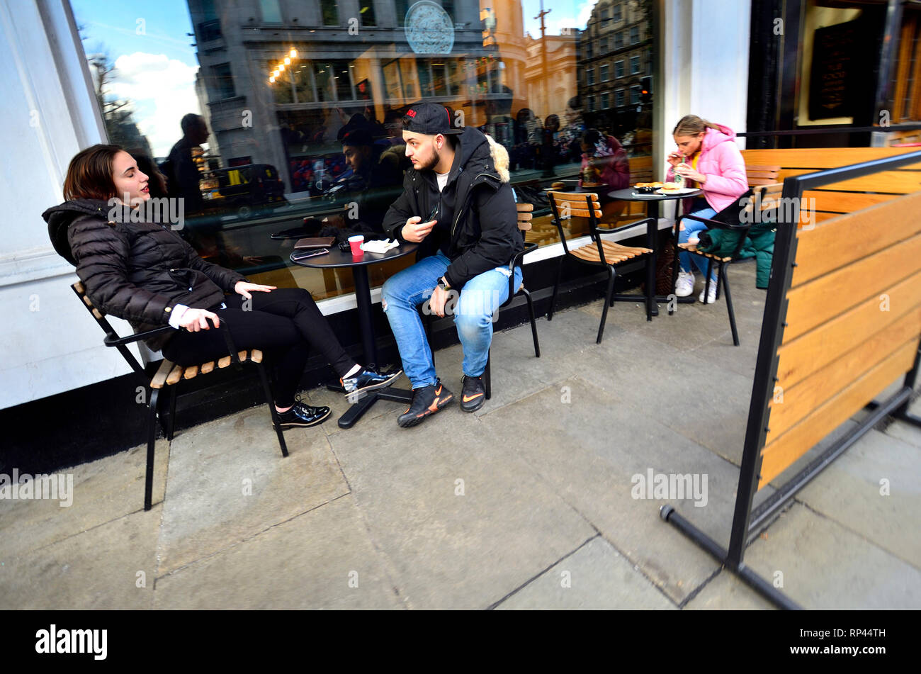 Couple drinking coffee outside talking hi-res stock photography and ...