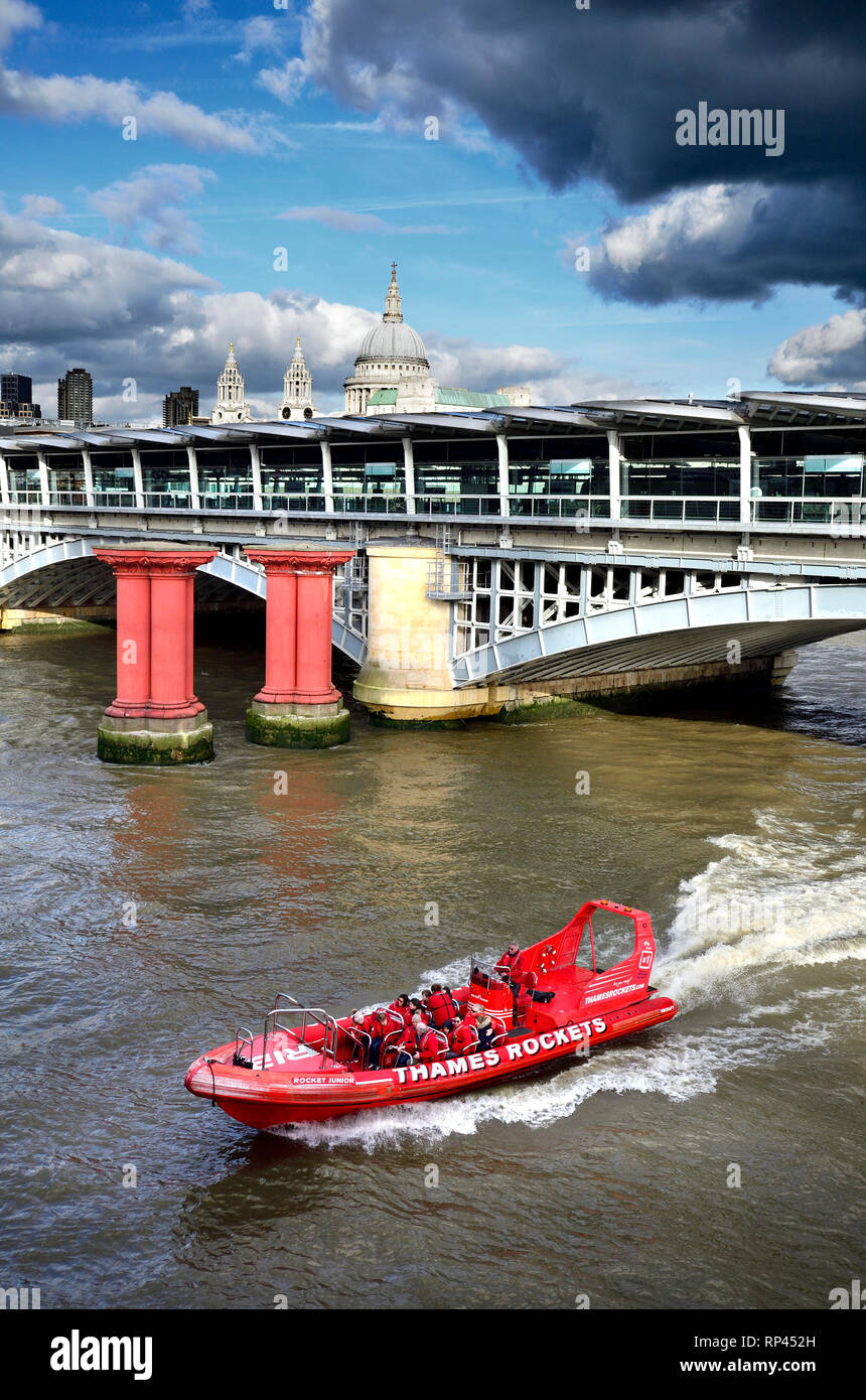 Thames river speed boat tourist hi-res stock photography and images - Alamy