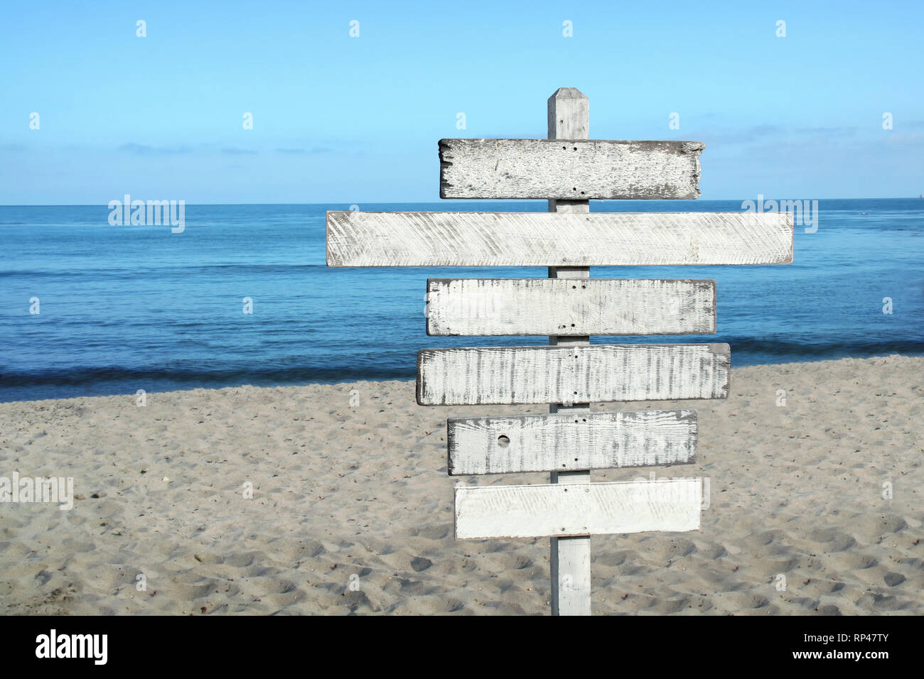 Blank sign at the beach Stock Photo - Alamy