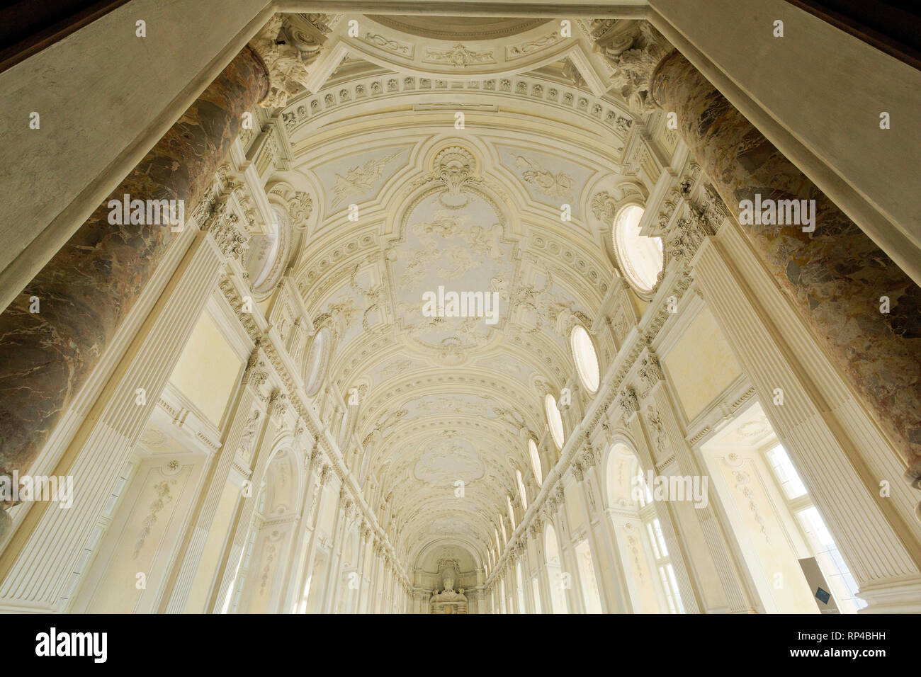 Royal roof hi-res stock photography and images - Alamy
