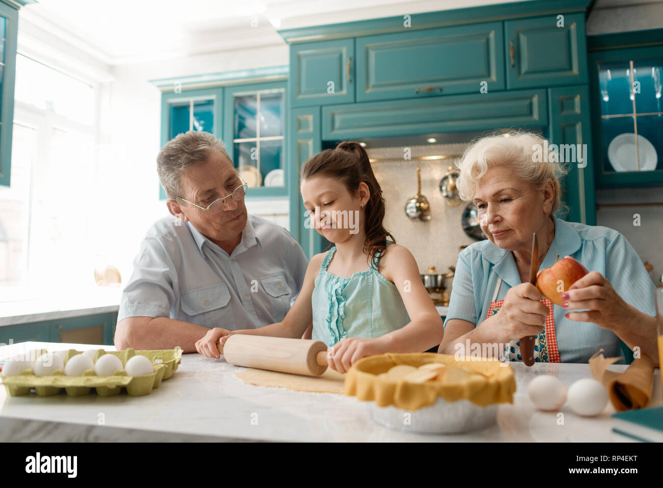 Family baking a cake Stock Photo - Alamy