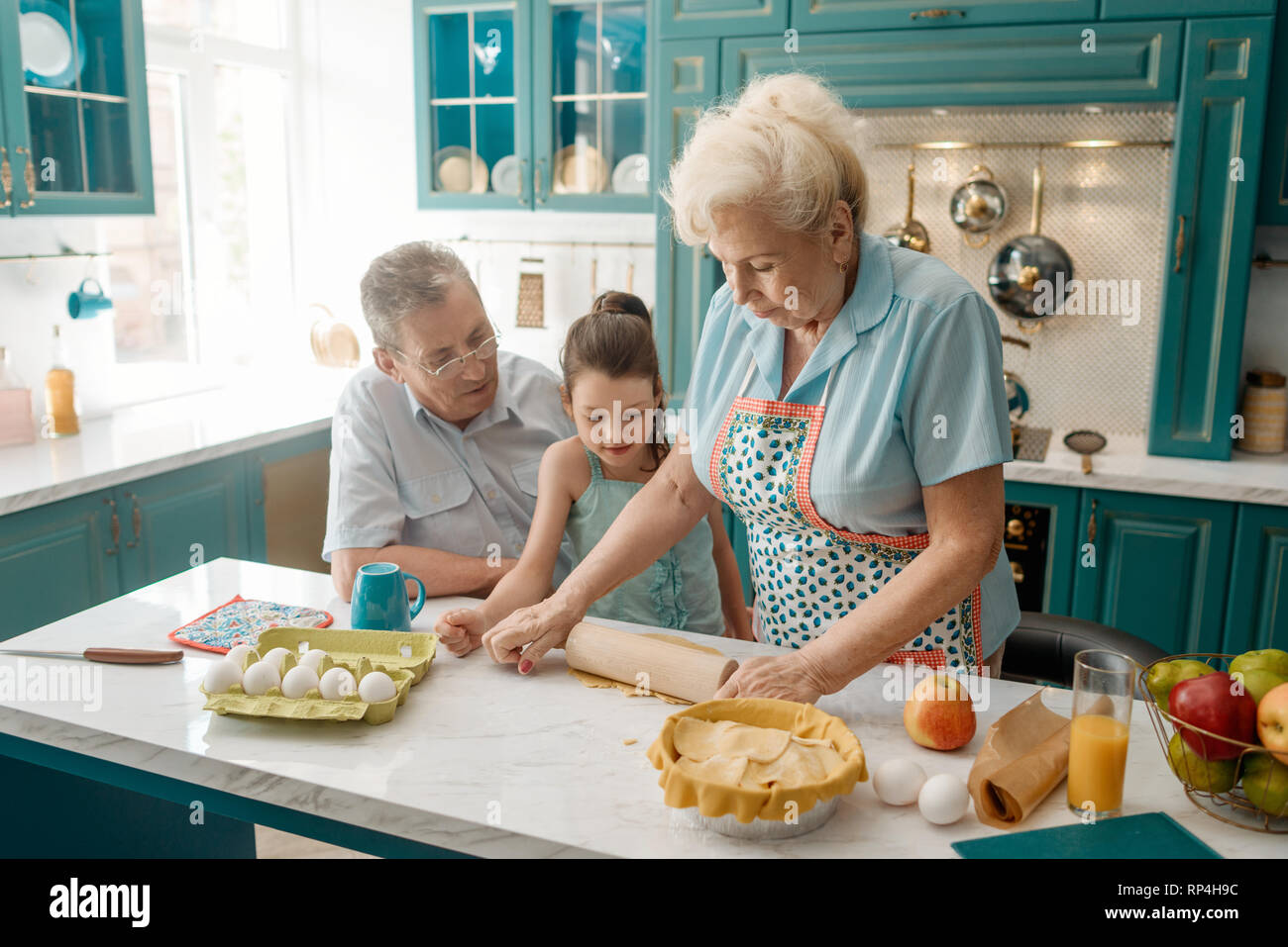 Grandparent teach hi-res stock photography and images - Alamy
