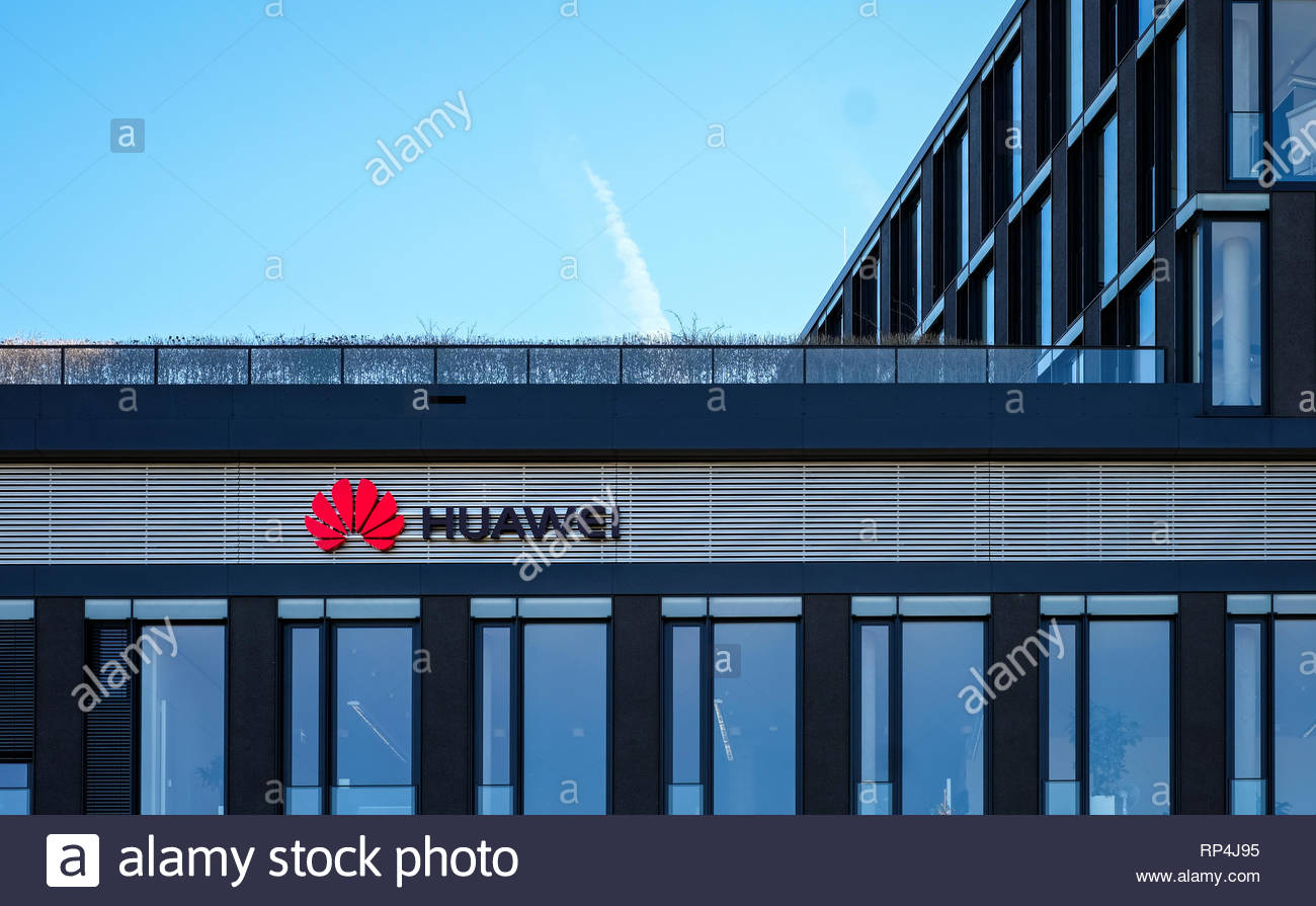 Huawei Logo Stock Photos & Huawei Logo Stock Images - Alamy