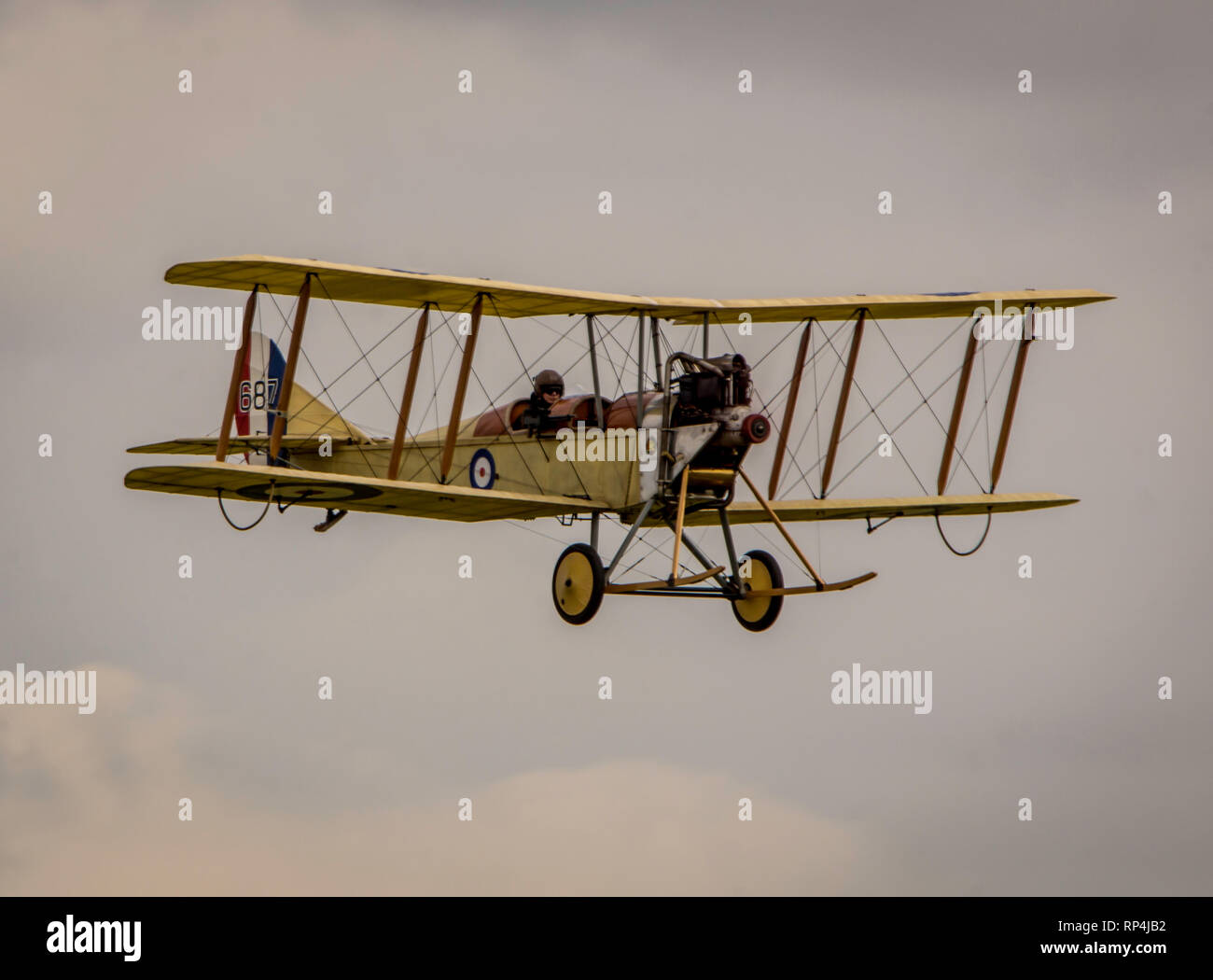 A WW1 Royal Aircraft Factory BE2c Landing at Duxford Stock Photo - Alamy