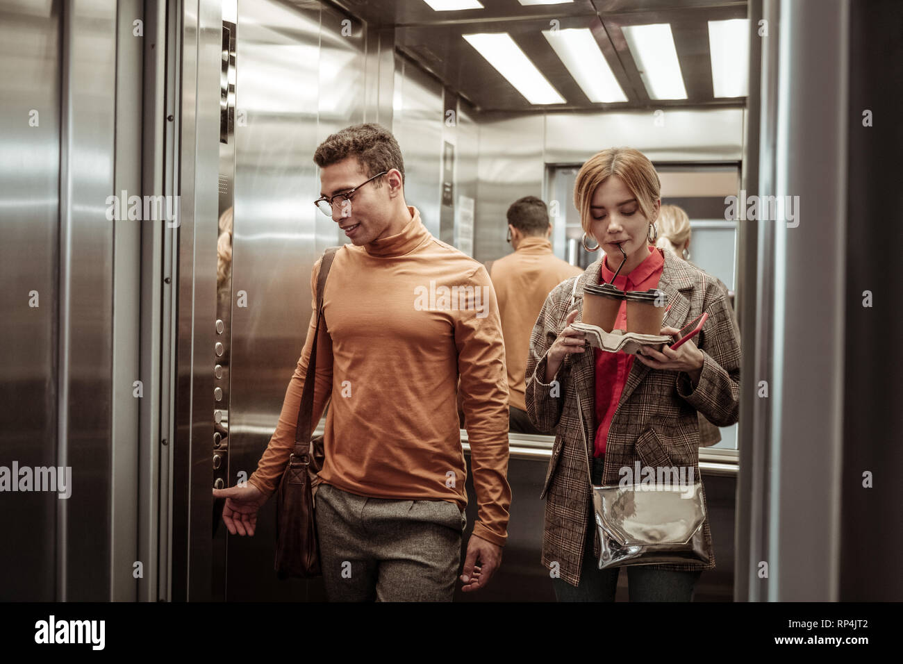 Man lift elevator hi-res stock photography and images - Alamy