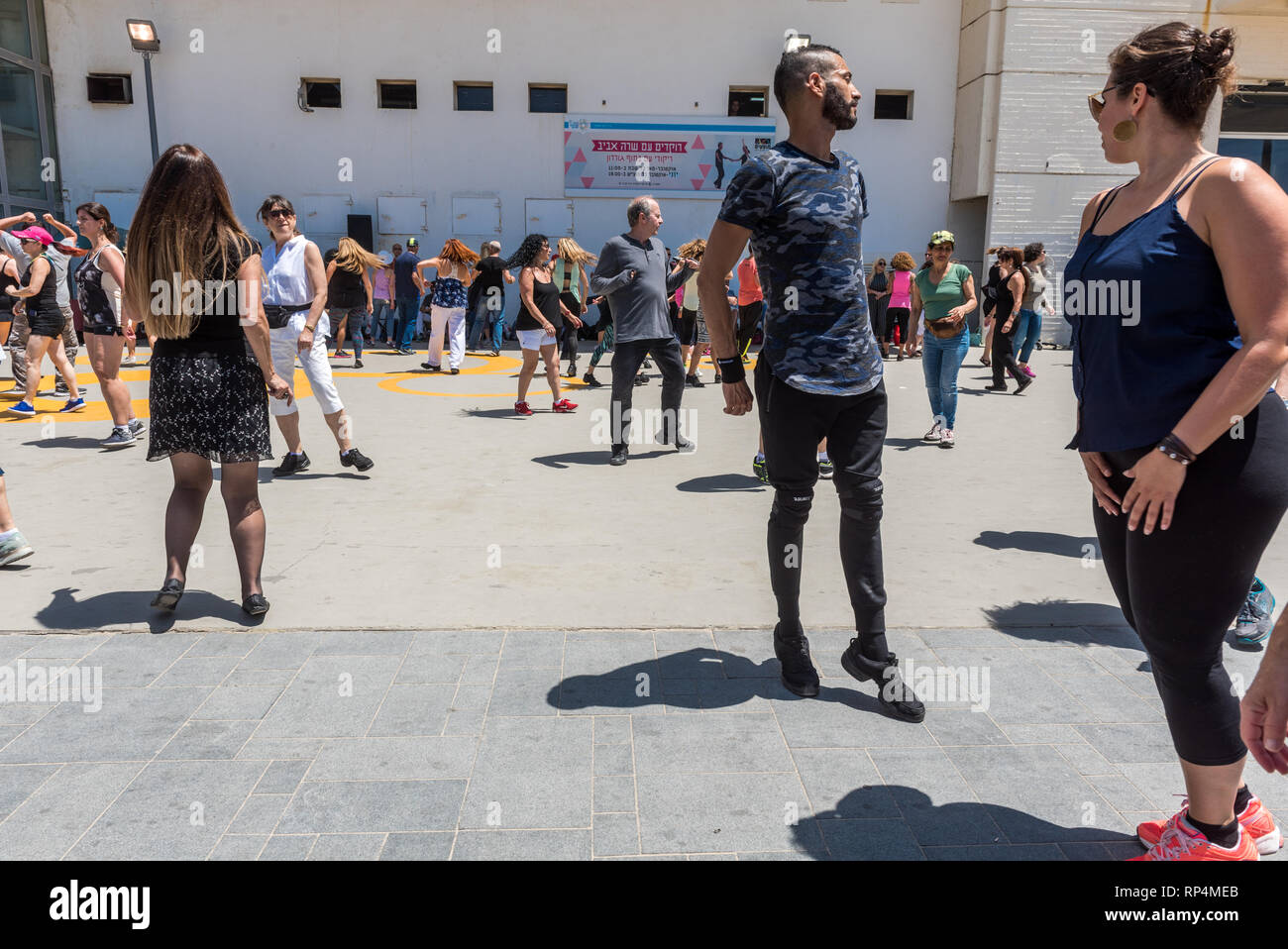 Israeli folk dance hi-res stock photography and images - Alamy