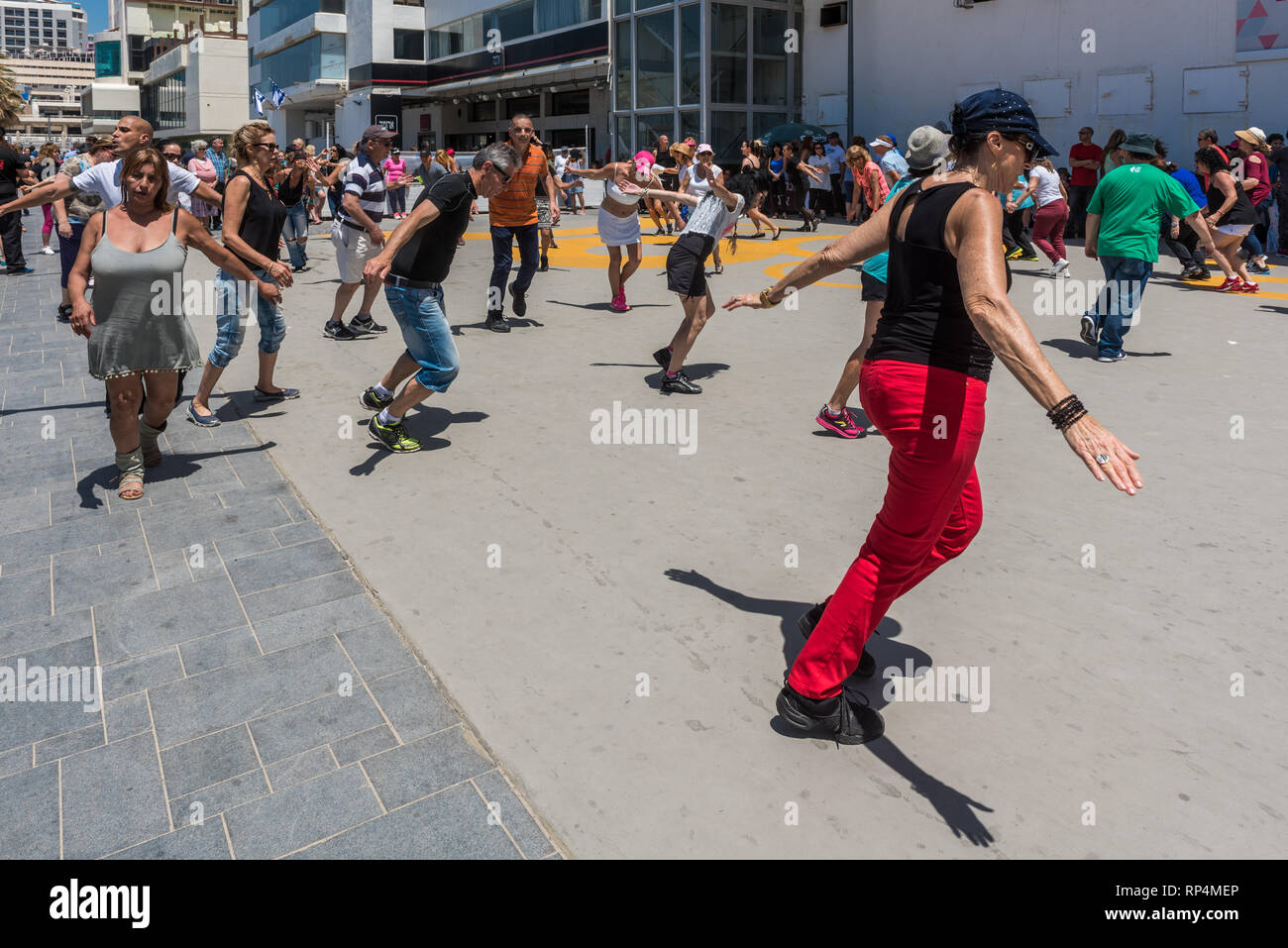 Israeli folk dance hi-res stock photography and images - Alamy