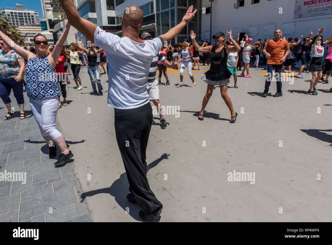 Israeli folk dance hi-res stock photography and images - Alamy