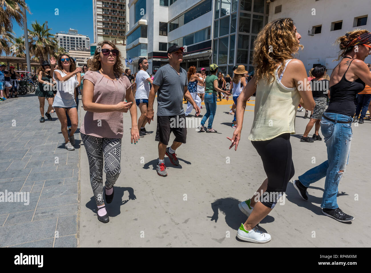Israeli folk dance hi-res stock photography and images - Alamy