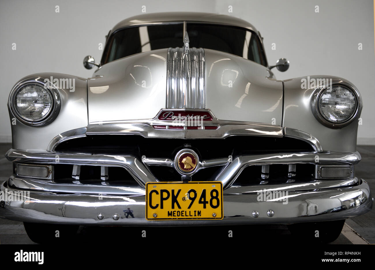 1950s Car With Usa Emblem High Resolution Stock Photography and Images ...