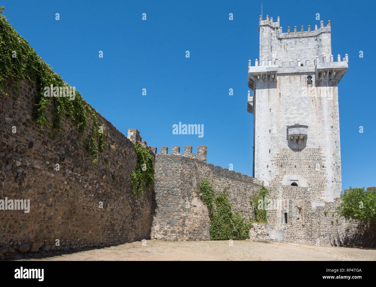 Defensive castle hi-res stock photography and images - Alamy
