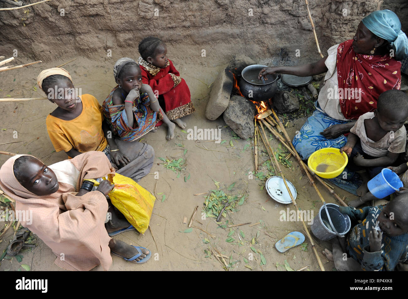 Afrika kinder hungersnot hi-res stock photography and images - Alamy