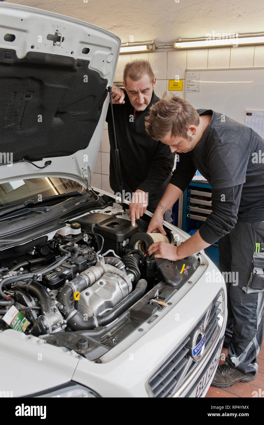 Automotive Mechatronics Stock Photos & Automotive Mechatronics Stock ...