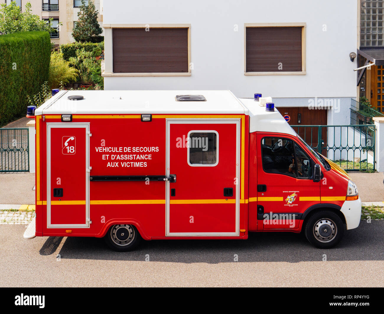 French Ambulance Service High Resolution Stock Photography and Images ...