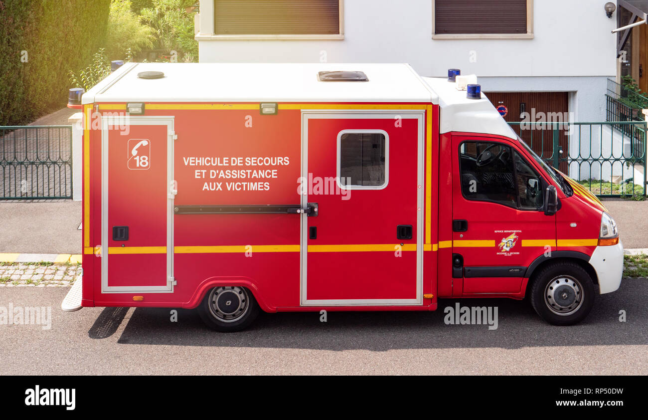 French ambulance paris hi-res stock photography and images - Alamy