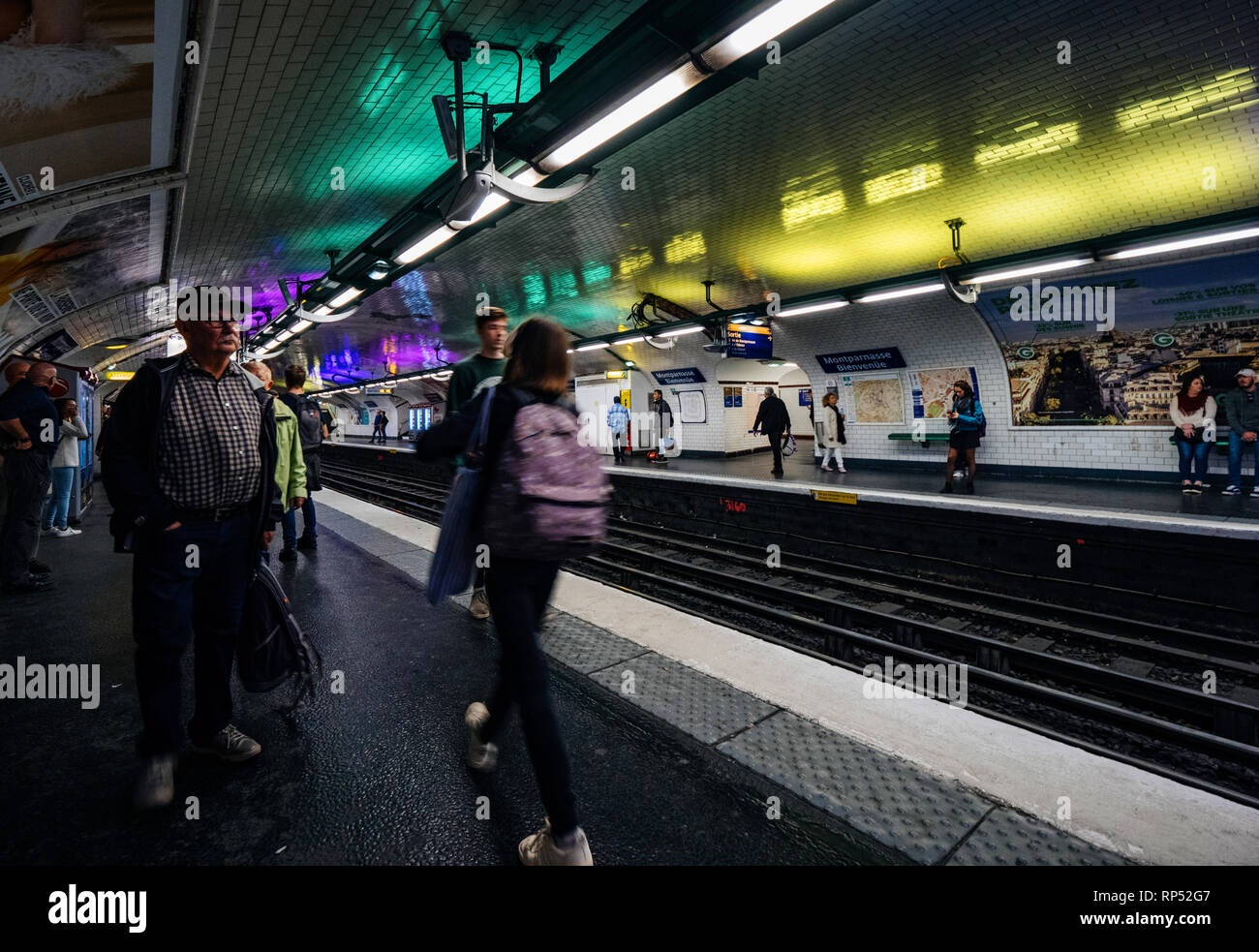 PARIS, FRANCE - OCT 13, 2018: Commuters large crowd of people waiting ...