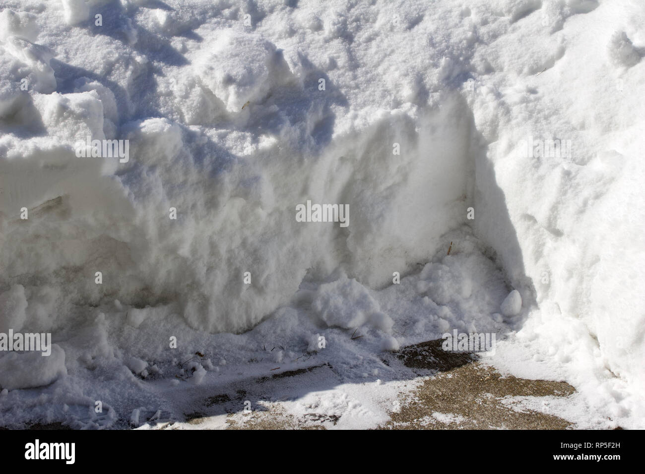 Shoveled walk hi-res stock photography and images - Alamy