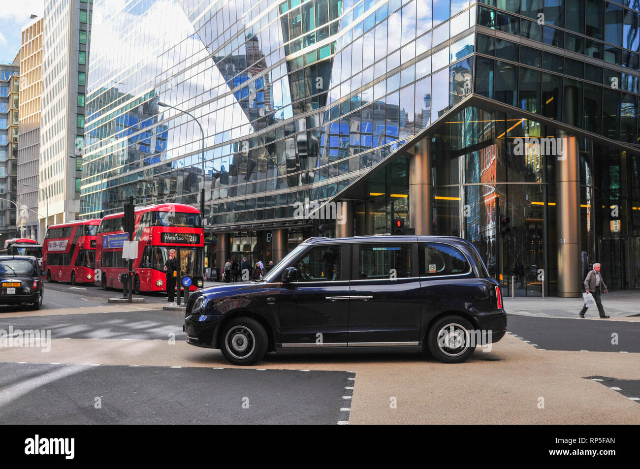 New LEVC TX taxi, black cab, driving on the streets of London Stock ...