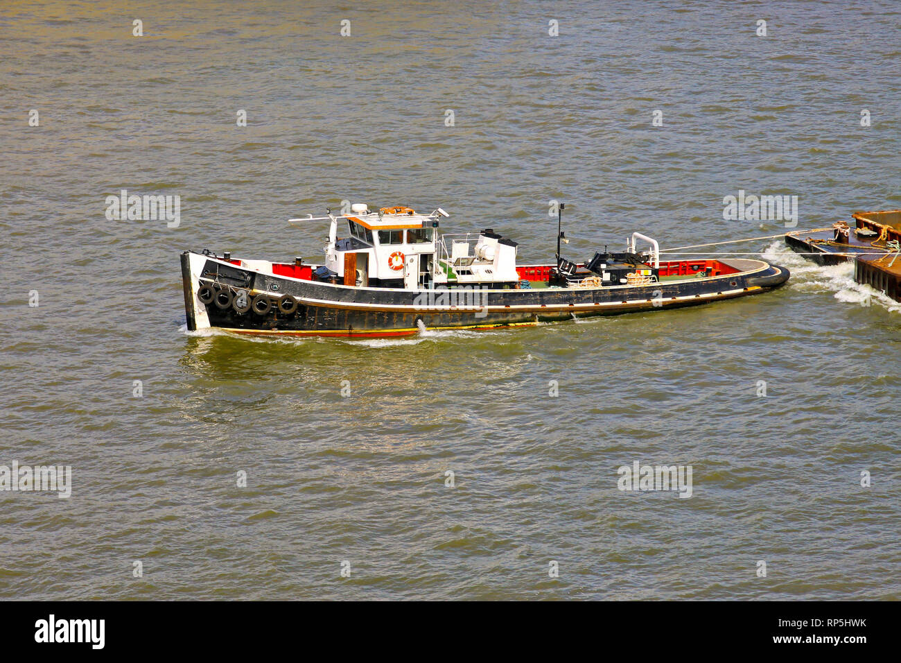 Tugboat in the river Thames dragging pontoon Stock Photo - Alamy