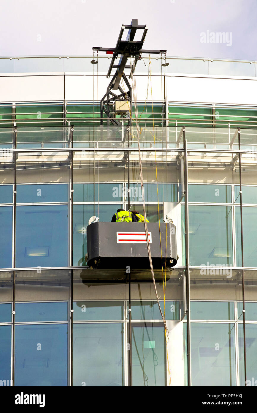 Glass elevator outside hi-res stock photography and images - Alamy