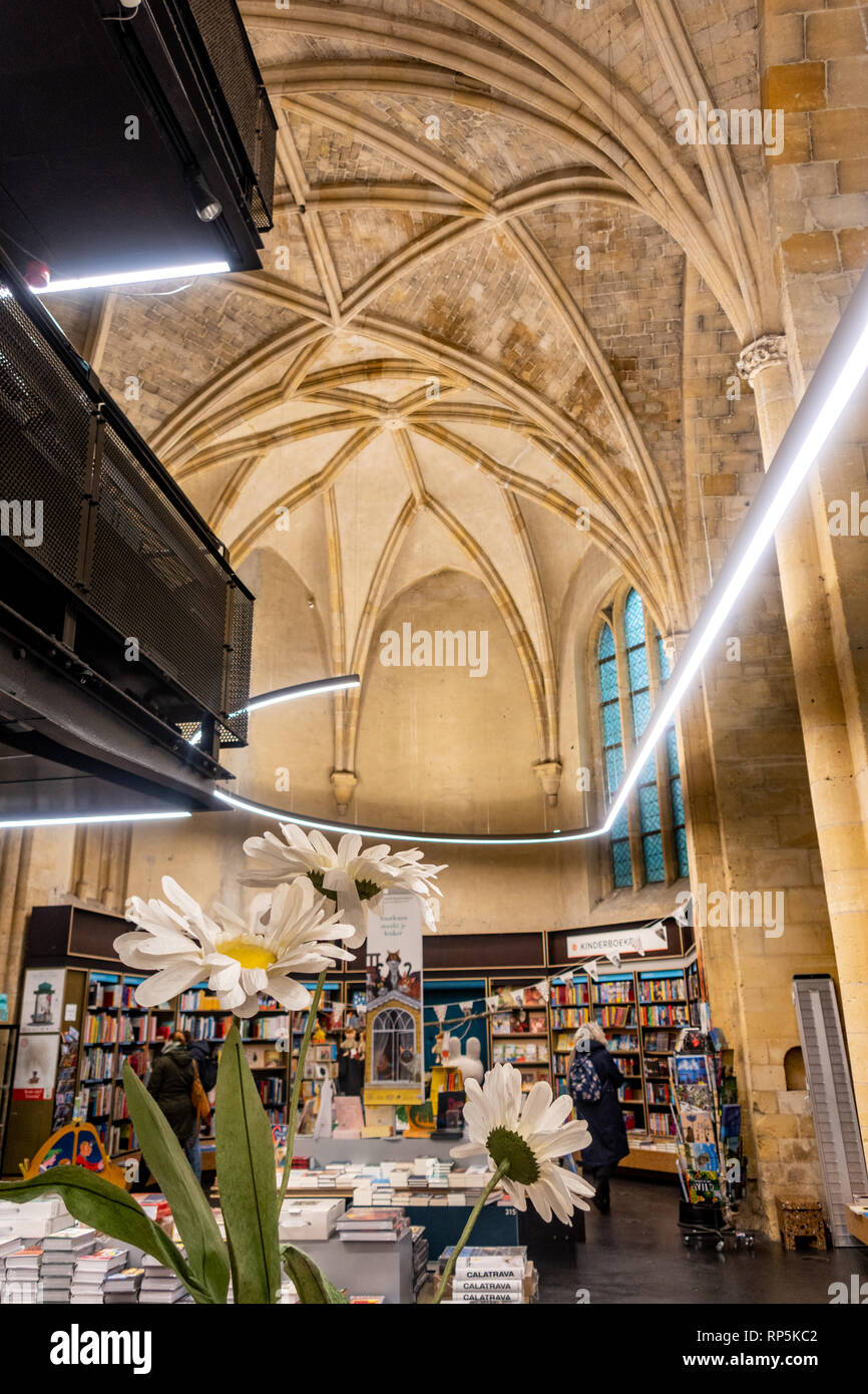 Christian bookstore hi-res stock photography and images - Alamy