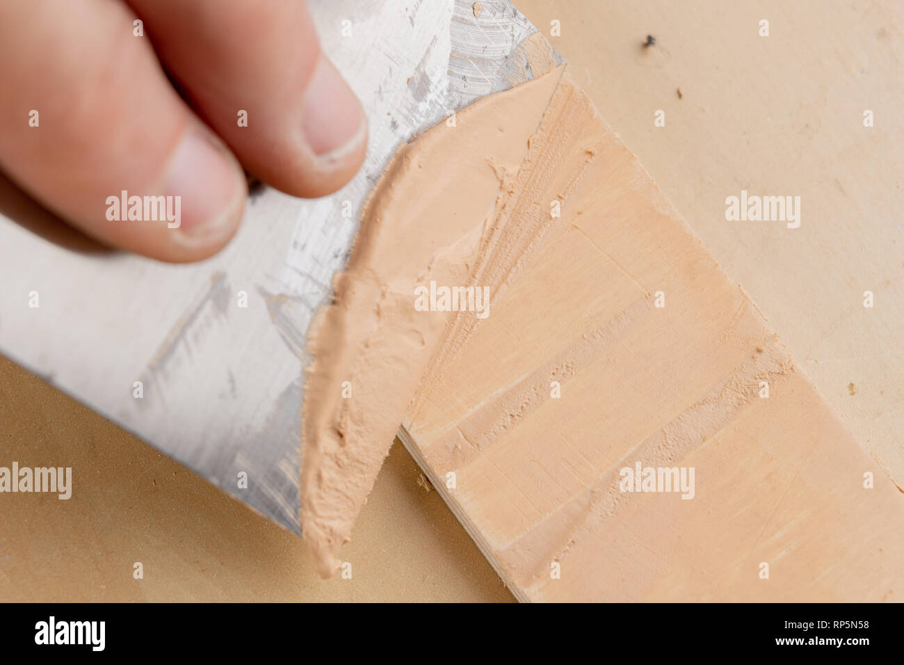 Filling compound for patching wood. Patching boards with a leveling ...