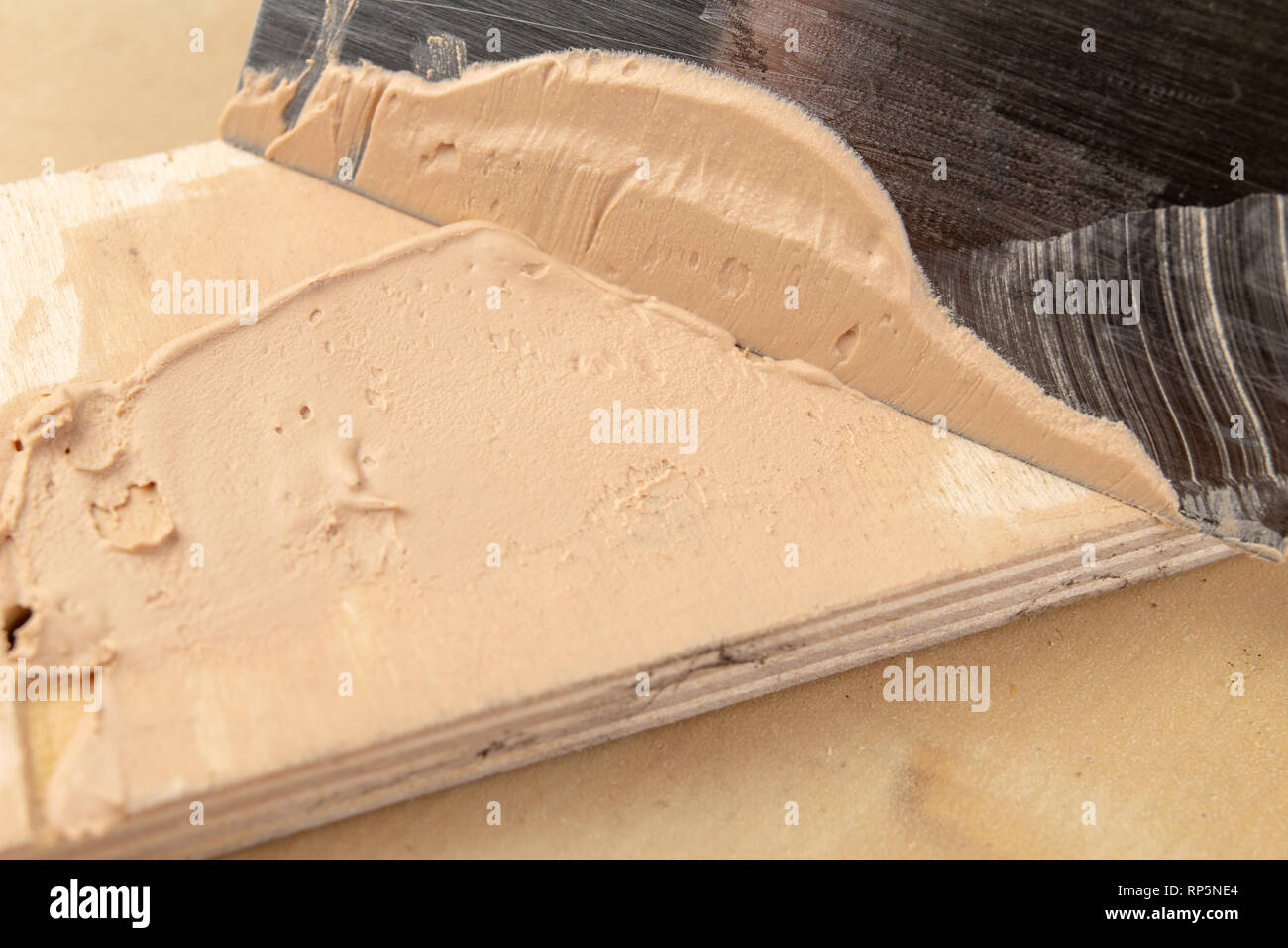 Filling compound for patching wood. Patching boards with a leveling ...