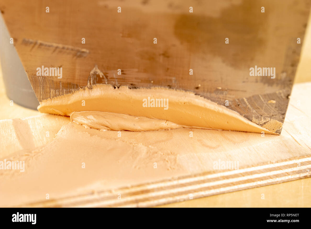 Filling compound for patching wood. Patching boards with a leveling ...