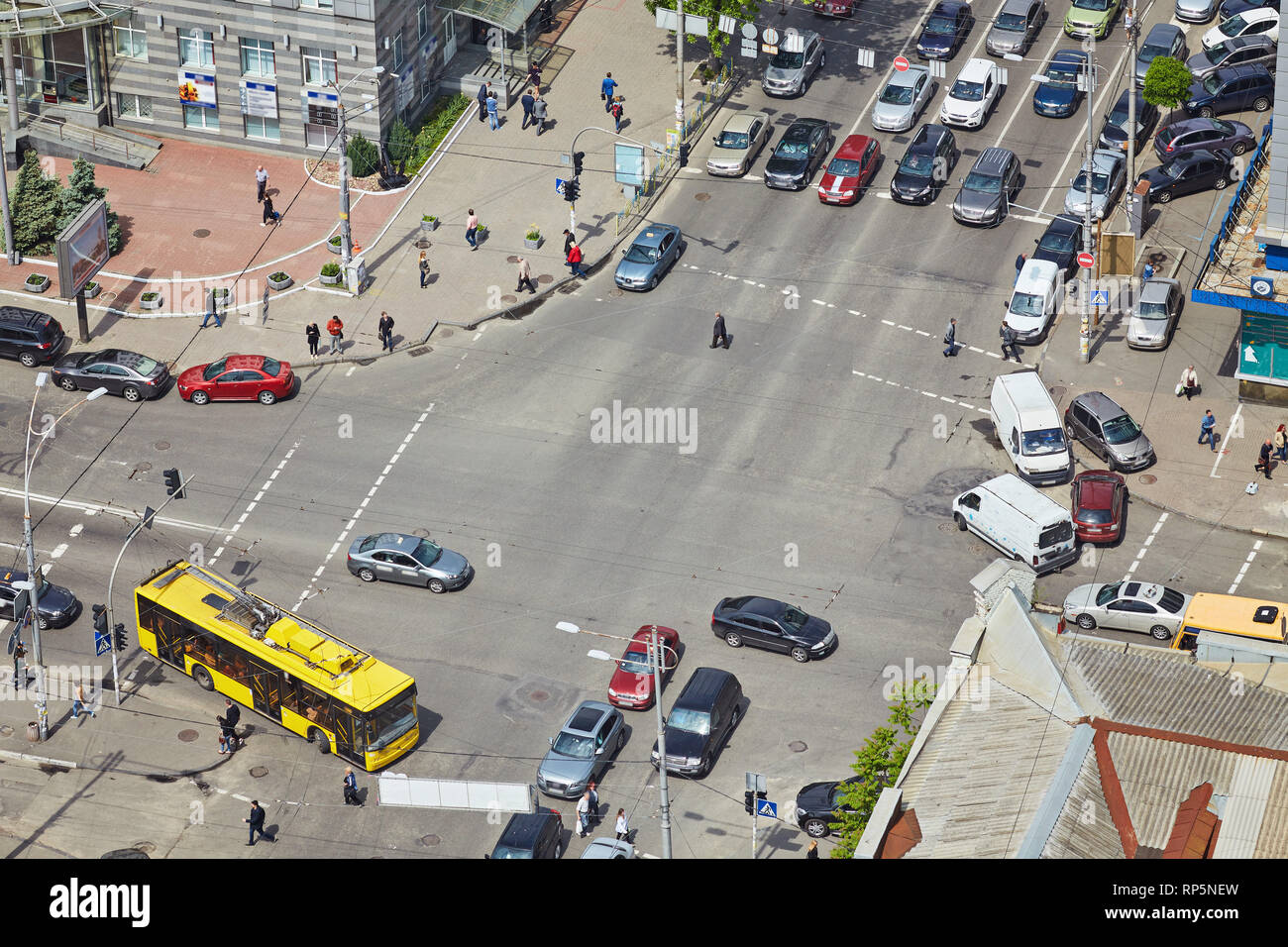 aerial view of cars and people, busy traffic in big intersection Stock ...
