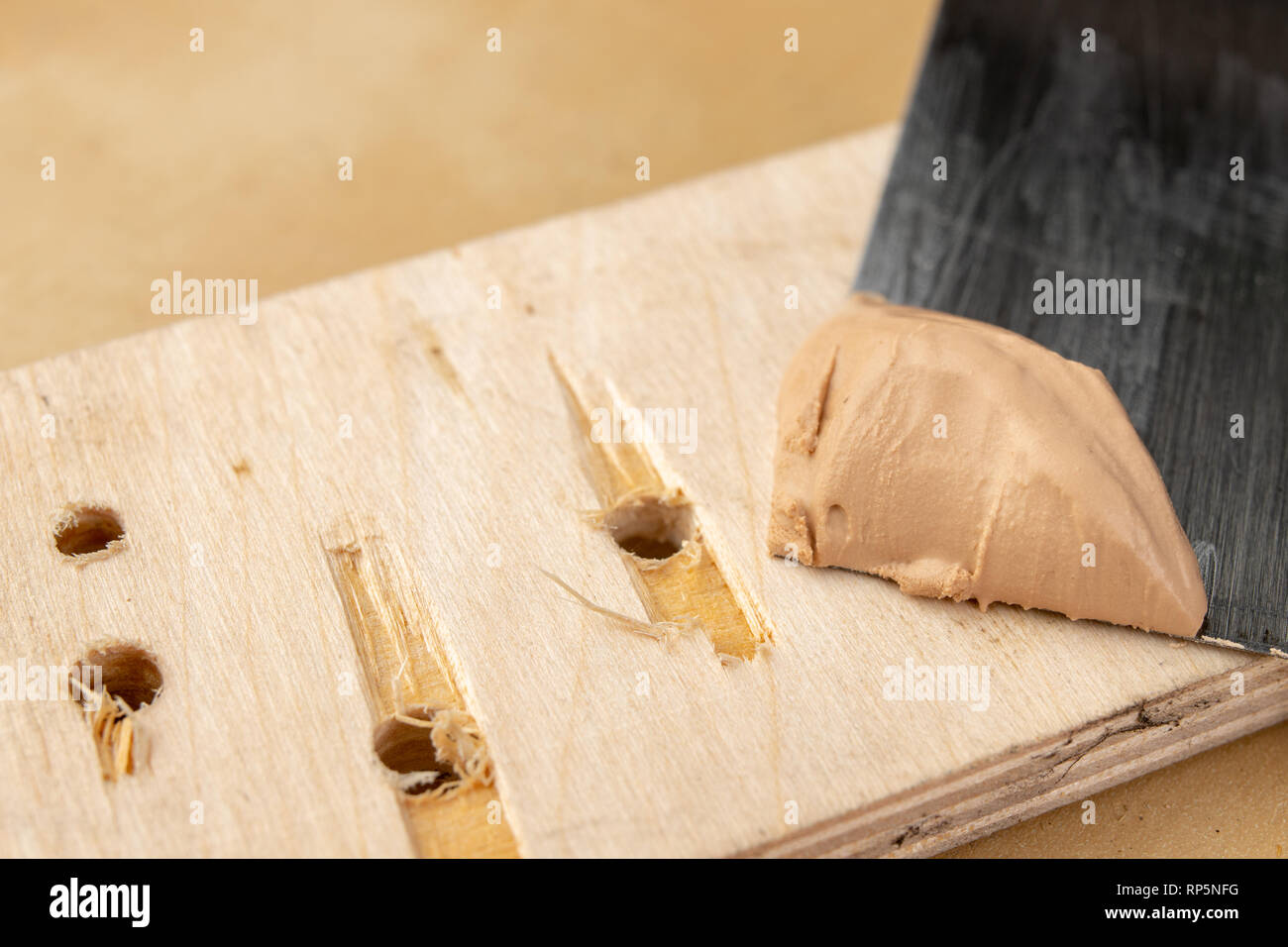 Filling compound for patching wood. Patching boards with a leveling ...