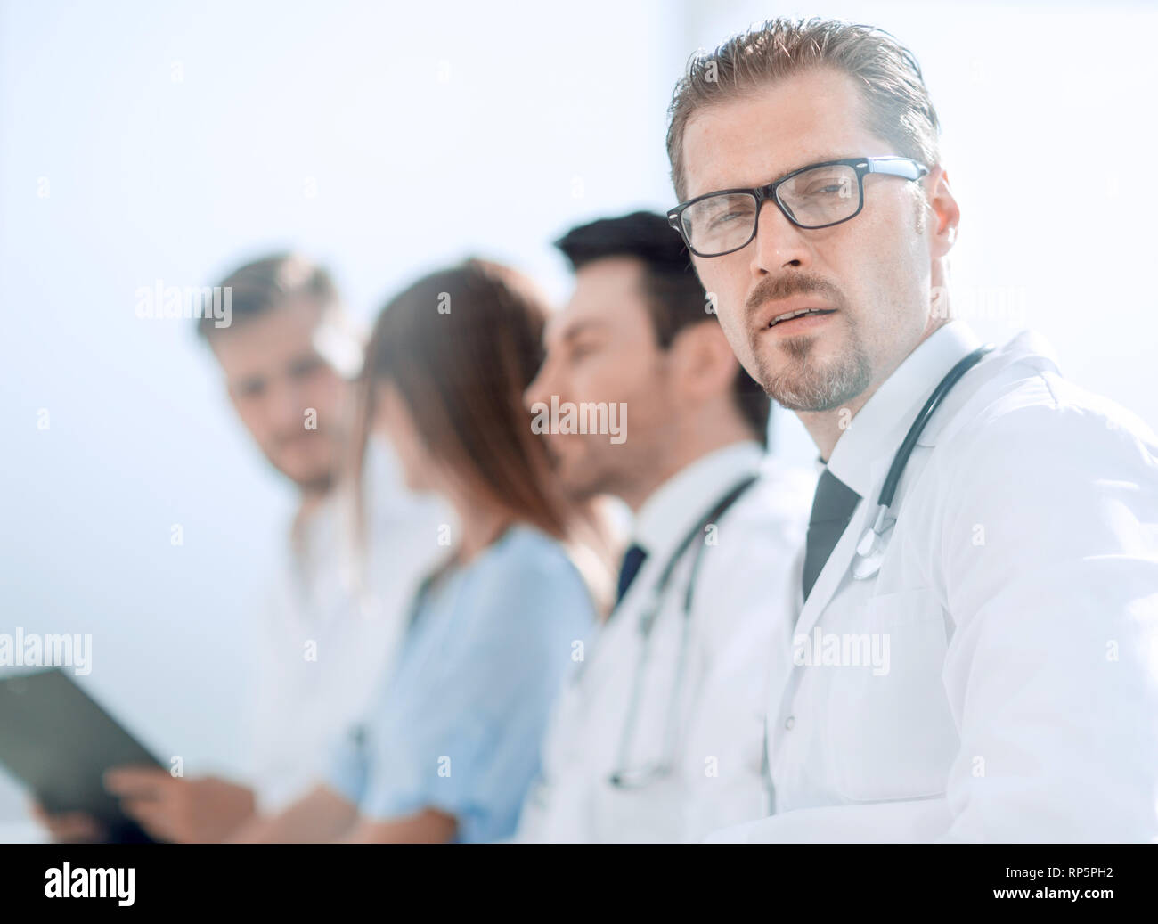 Doctor white coat lecture hi-res stock photography and images - Alamy