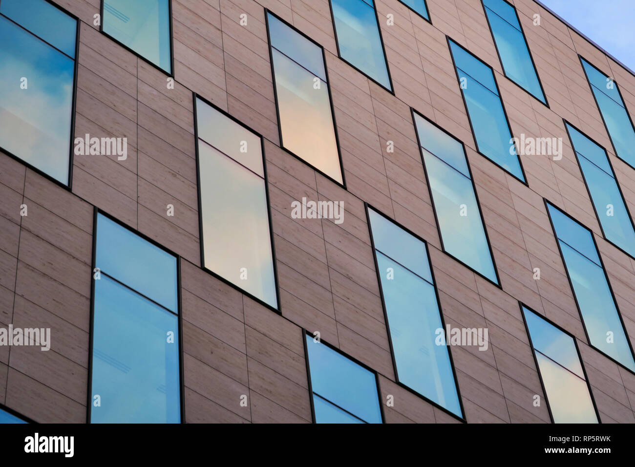 Windows reflecting sky hi-res stock photography and images - Alamy