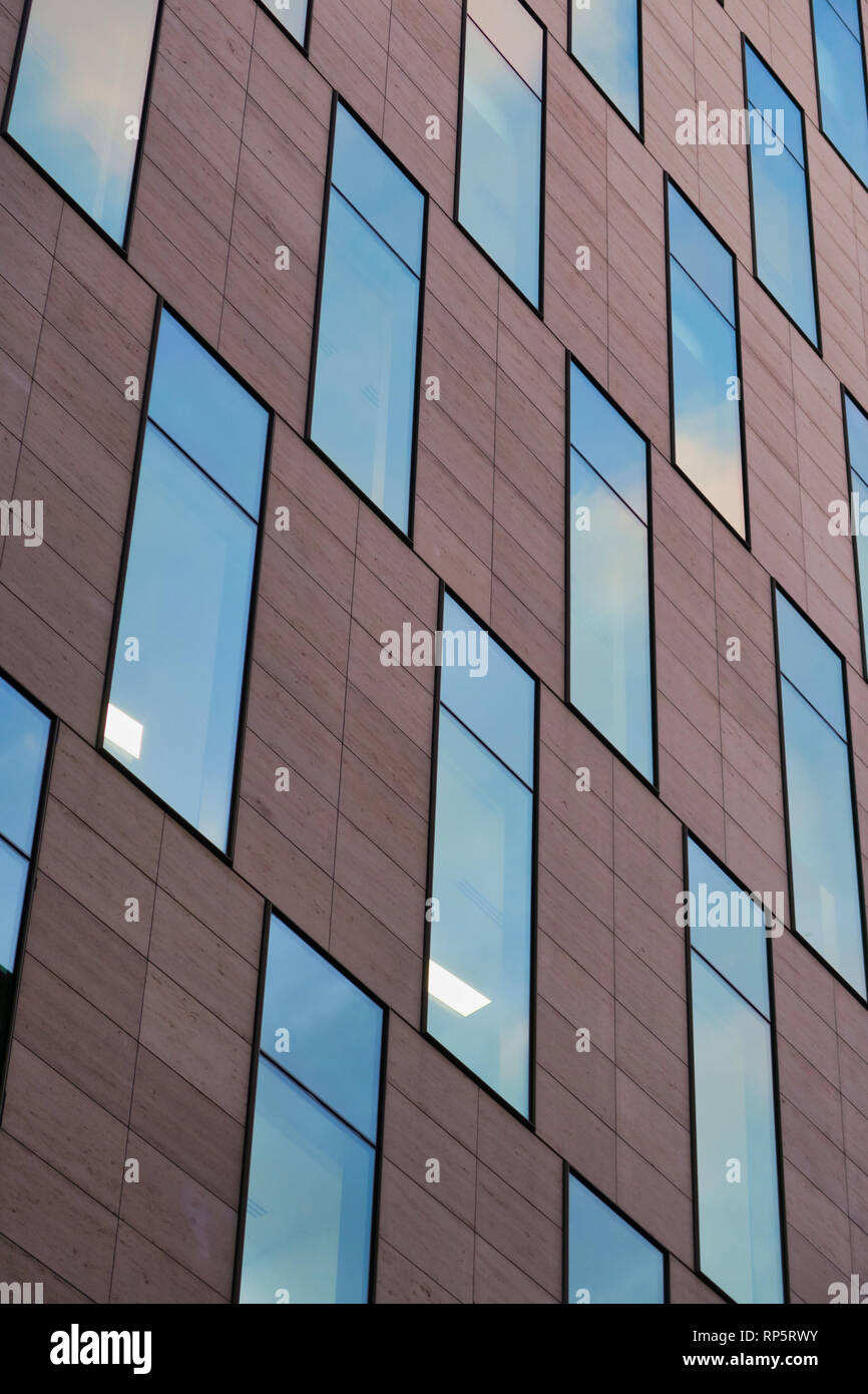 Windows reflecting hi-res stock photography and images - Alamy