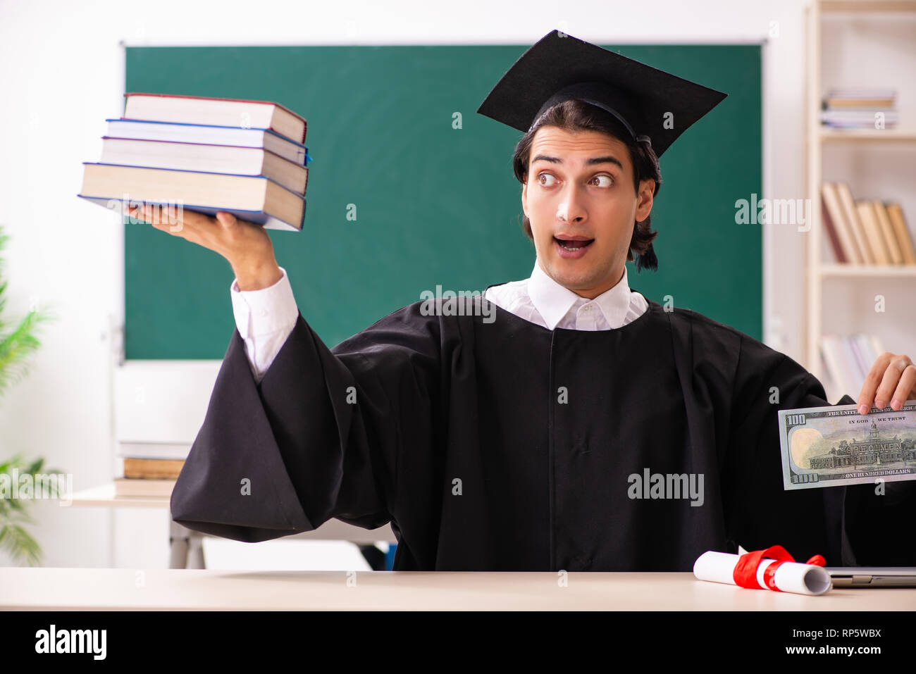 Mba graduate money hi-res stock photography and images - Alamy