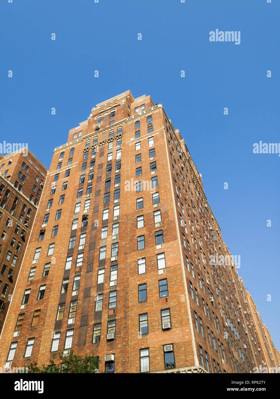 Stone sky scraper hi-res stock photography and images - Alamy