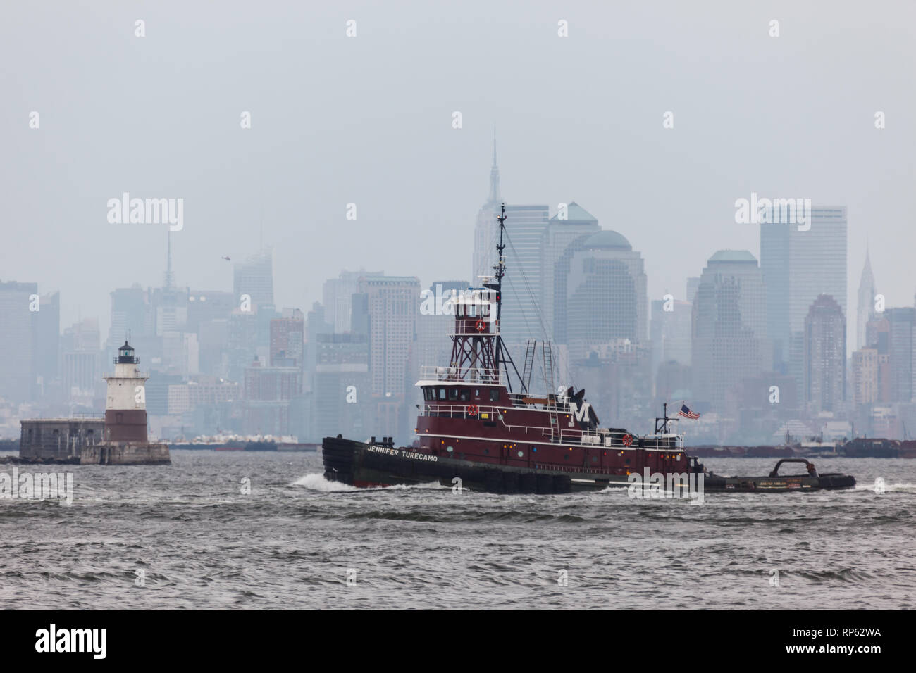 Tug boat manhattan skyline hi-res stock photography and images - Alamy