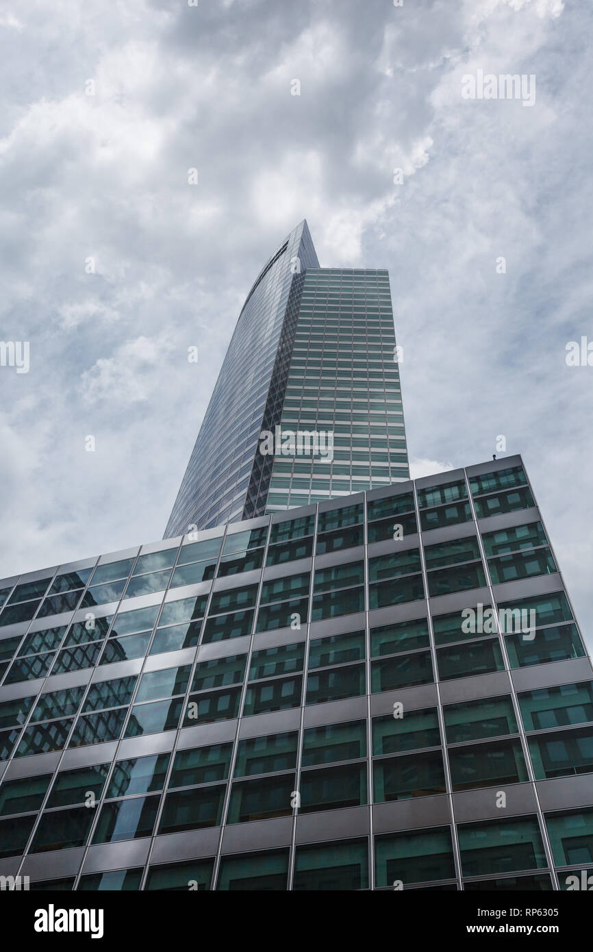 Building with lots of windows hi-res stock photography and images - Alamy
