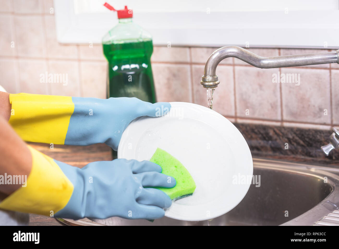 House wife washing dishes in the kitchen Stock Photo - Alamy