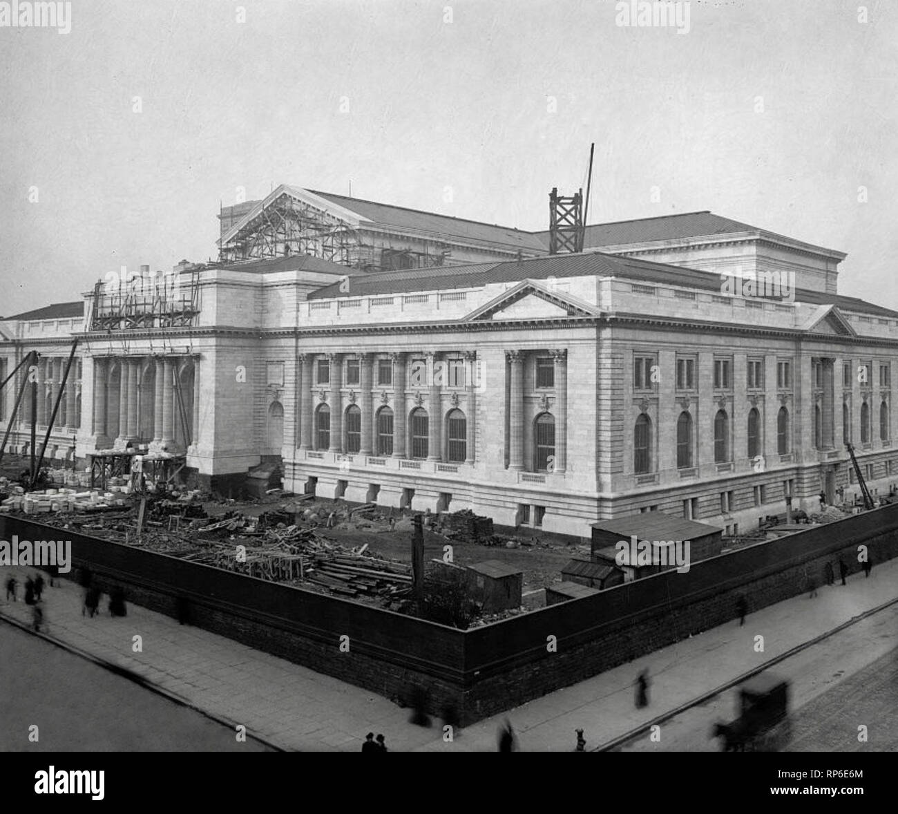 Metropolitan (New York Public) Library, New York City 1907 Stock Photo ...