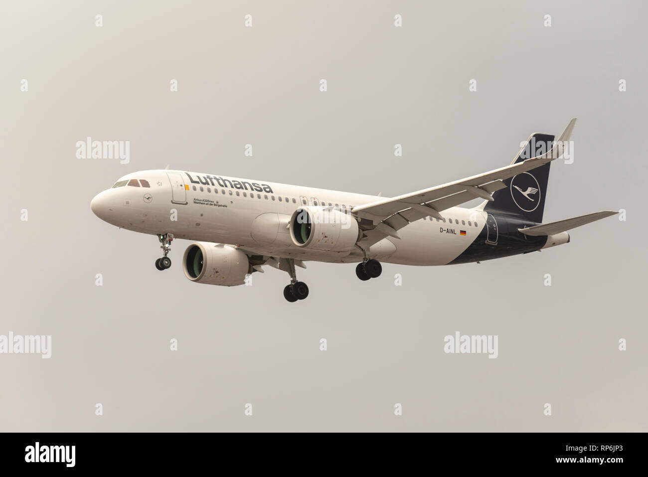Lufthansa Airbus A320 NEO D-AINL jet airliner plane landing at London ...