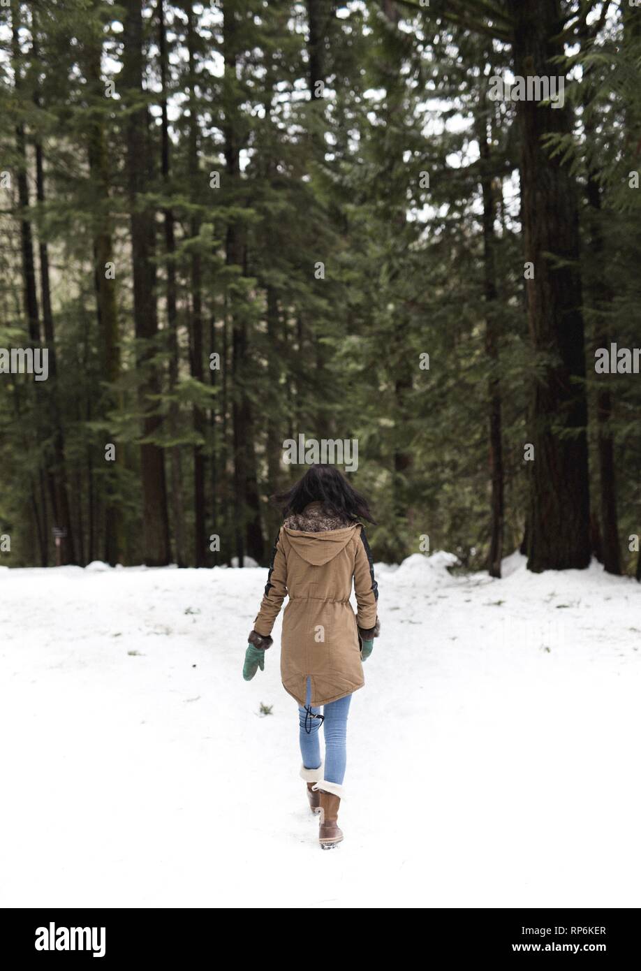 People wandering hi-res stock photography and images - Alamy