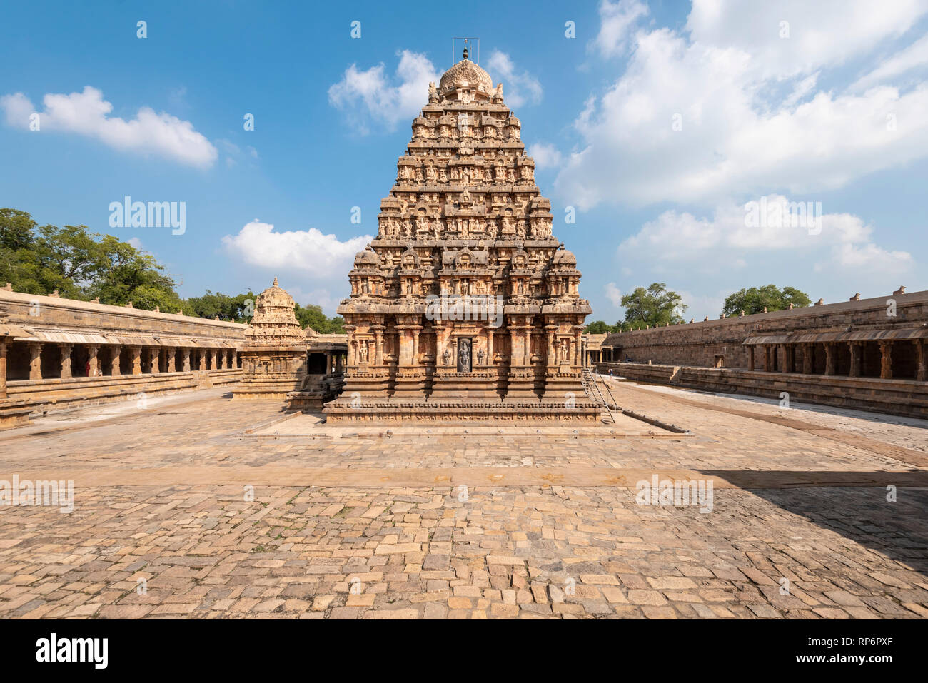 Indian temple exterior hi-res stock photography and images - Alamy