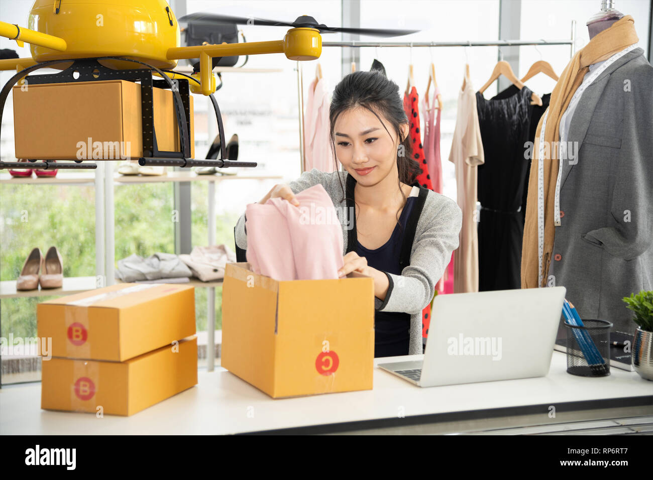 Shipment packing boxes hi-res stock photography and images - Alamy